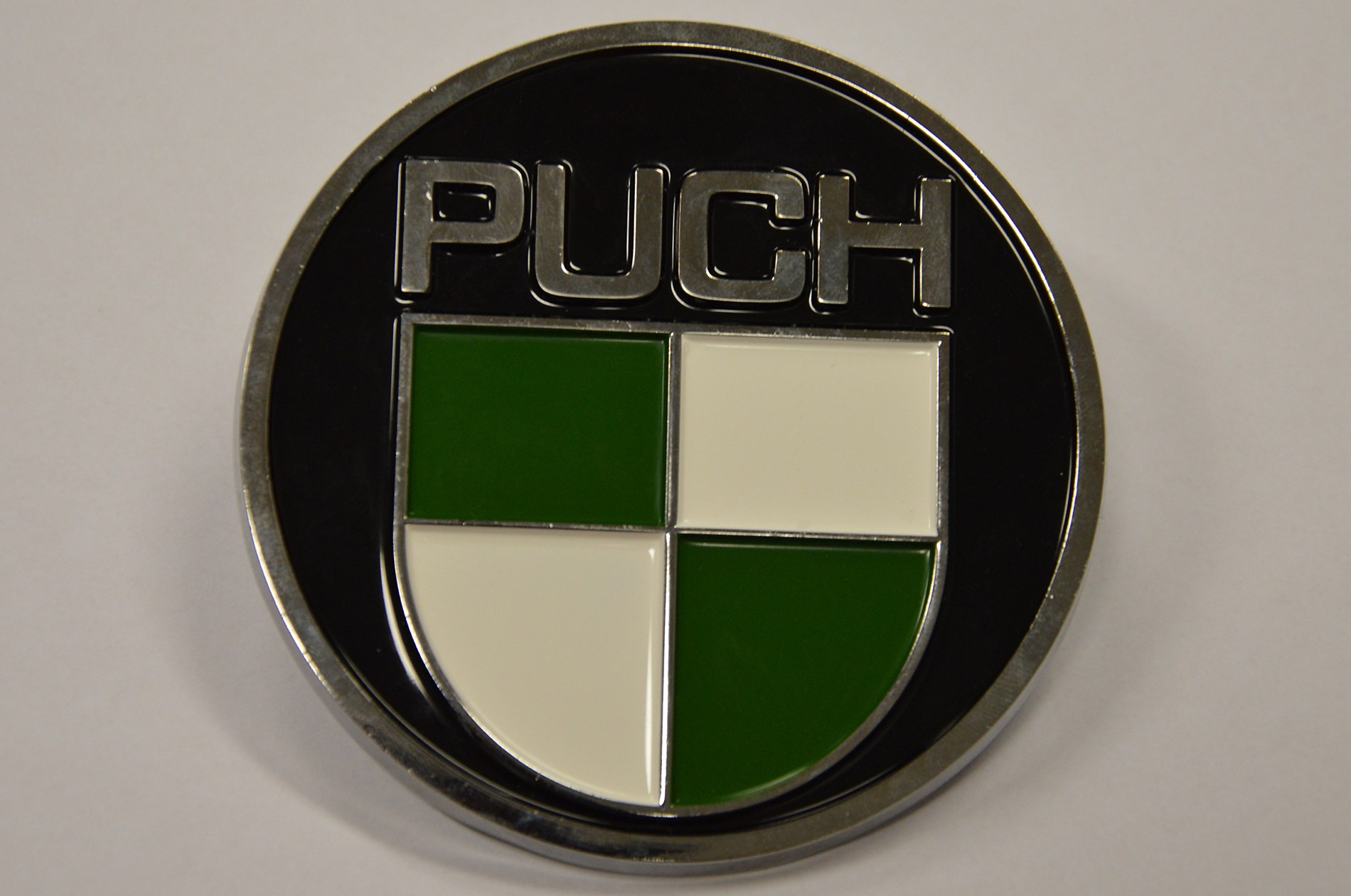PUCH G EMBLEM KÜHLERGRILL D=100MM