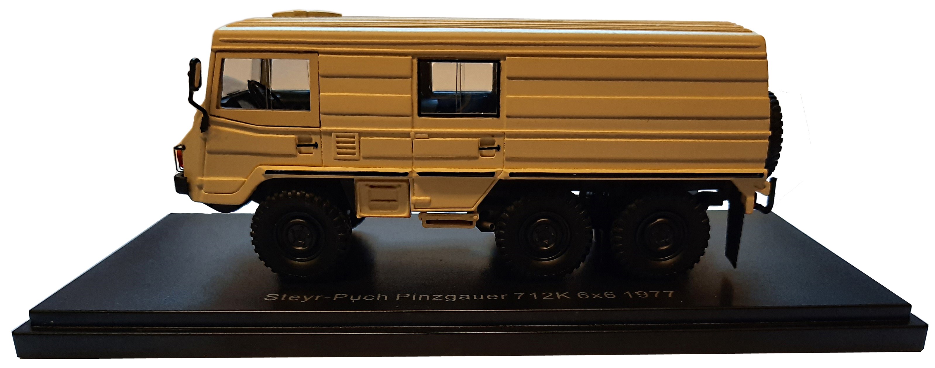 MODEL 1/43 PINZGAUER KASTEN 6x6 BEIGE
